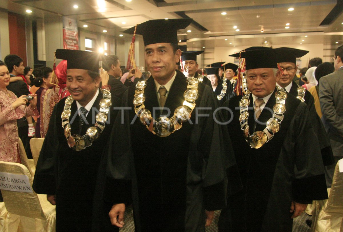 WISUDA UNHAN | ANTARA Foto WISUDA UNHAN | ANTARA Foto