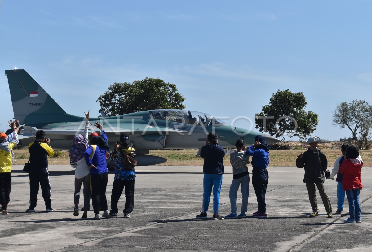 LATIHAN MANUVER PESAWAT TEMPUR | ANTARA Foto