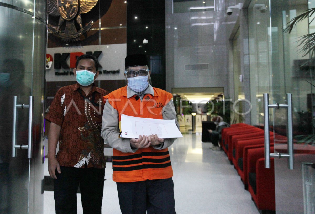 PEMERIKSAAN TERSANGKA ADNAN | ANTARA Foto