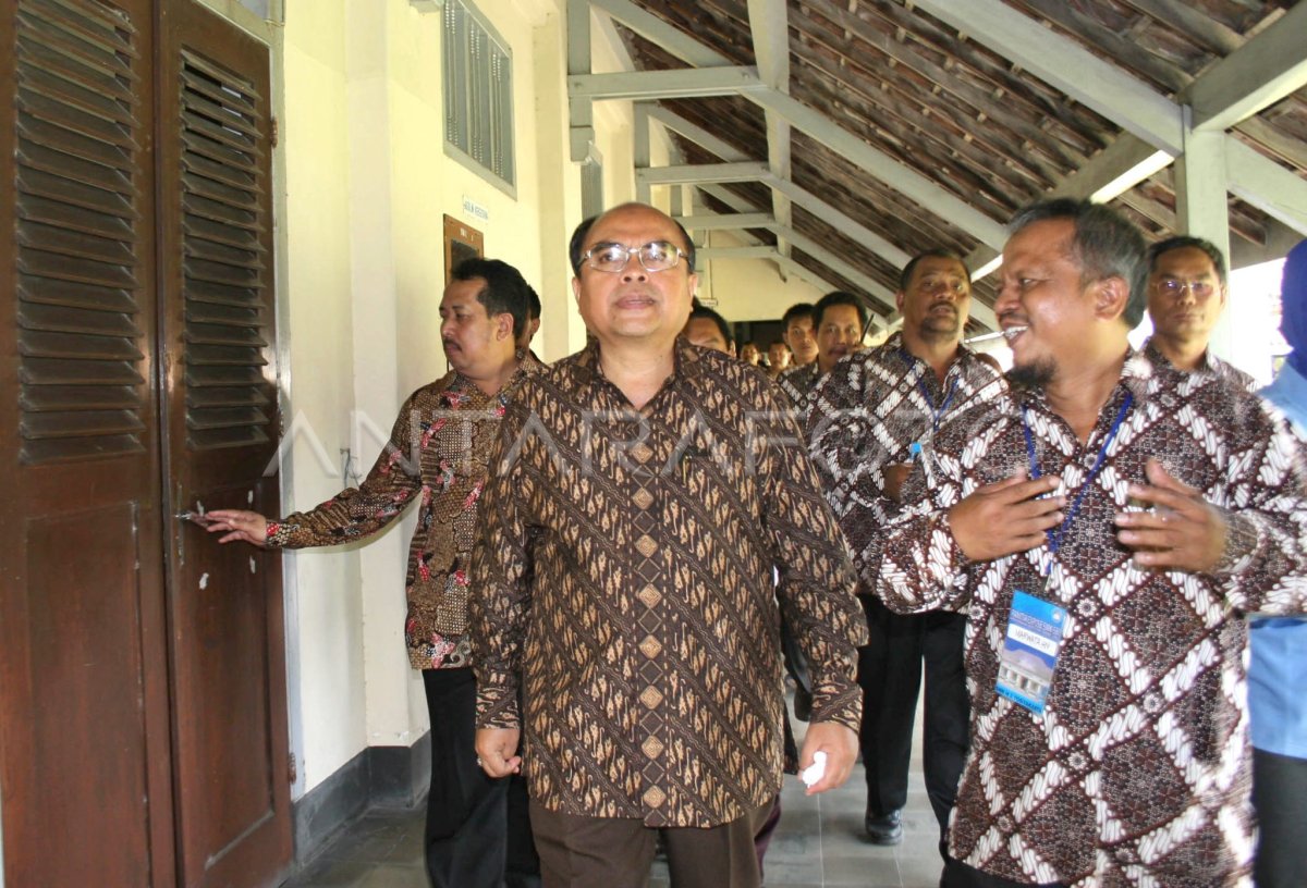 PENGHARGAAN ISO 9001-2000 | ANTARA Foto