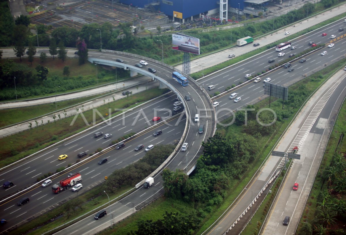 ARUS MUDIK TOL TANGERANG MERAK | ANTARA Foto
