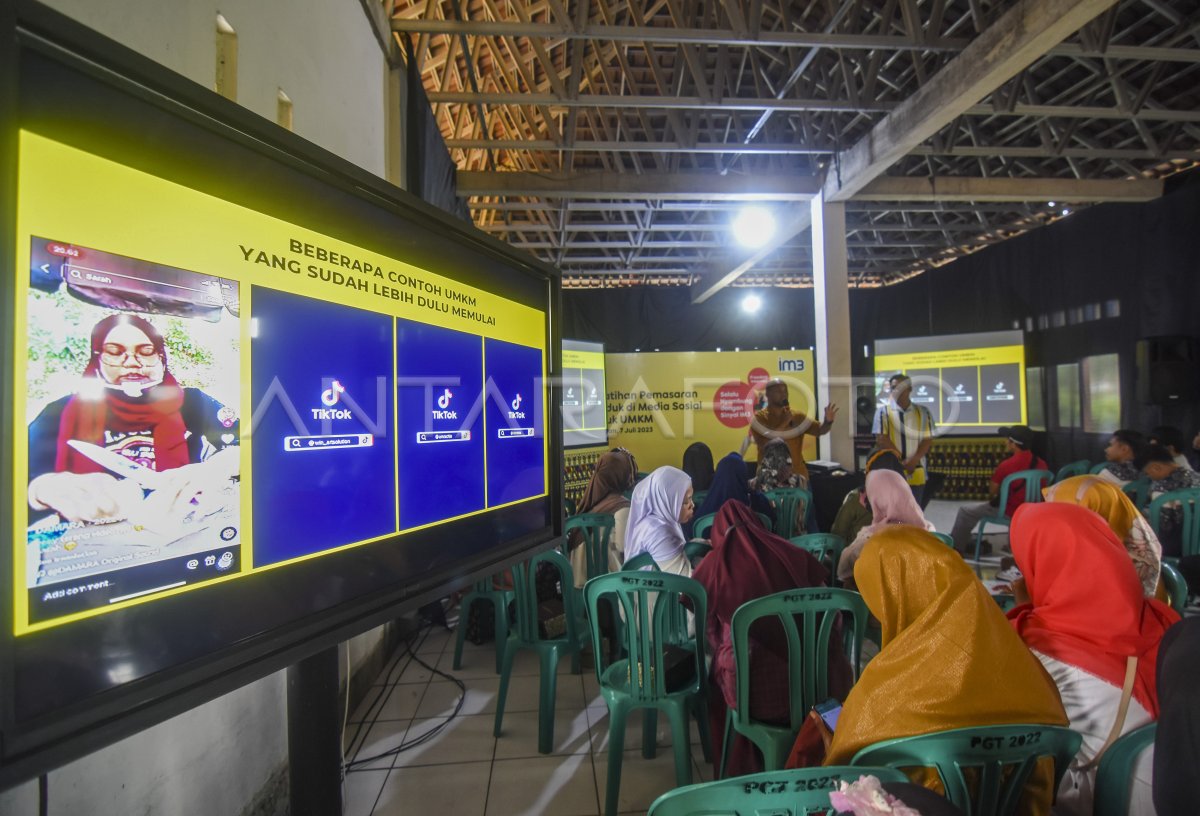 Pelatihan pemasaran produk UMKM melalui media sosial | ANTARA Foto Pelatihan pemasaran produk UMKM melalui media sosial | ANTARA Foto