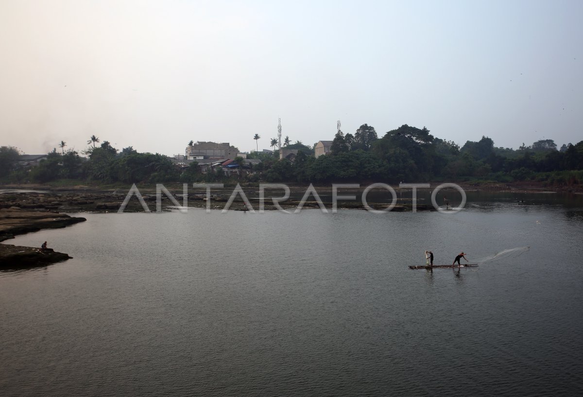Air Sungai Cisadane mulai surut | ANTARA Foto