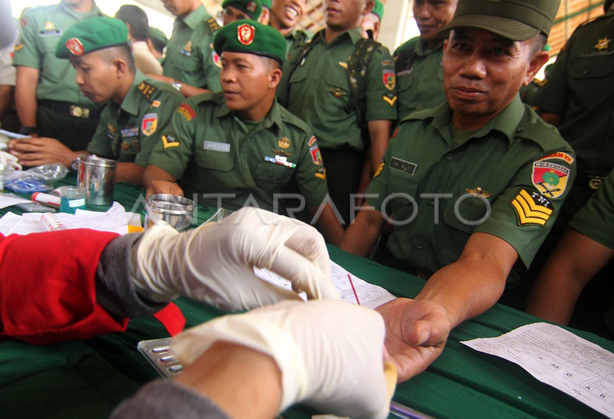 DONOR DARAH TNI | ANTARA Foto