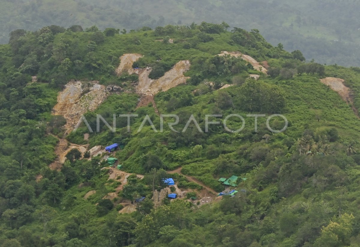 Tambang emas ilegal di Sekotong Lombok Barat | ANTARA Foto