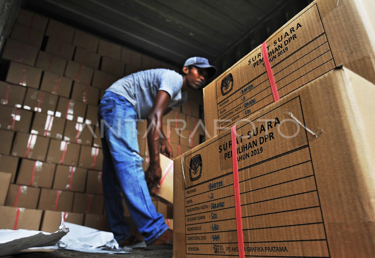 DISTRIBUSI SURAT SUARA PEMILU | ANTARA Foto DISTRIBUSI SURAT SUARA PEMILU | ANTARA Foto