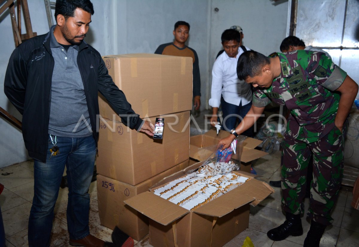 PENGGEREBEKAN PABRIK ROKOK ILEGAL | ANTARA Foto