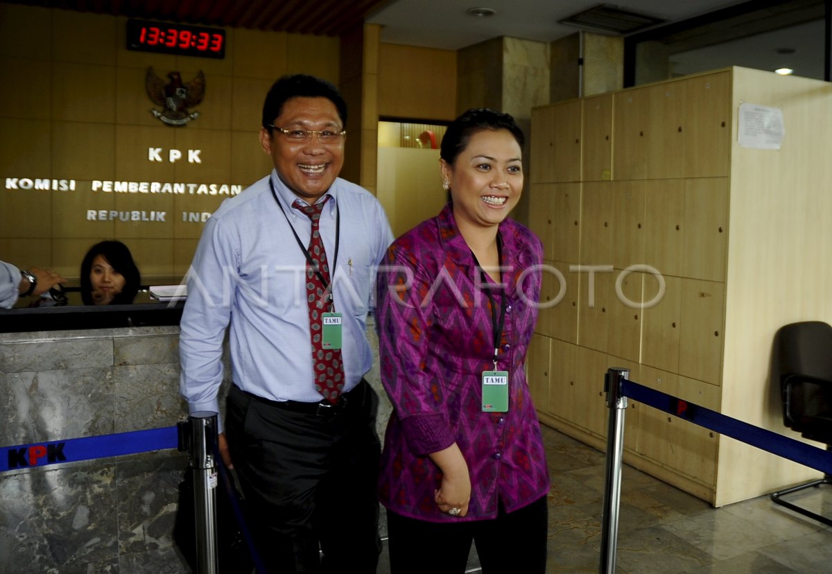 LAPORKAN DUGAAN GRATIFIKASI | ANTARA Foto
