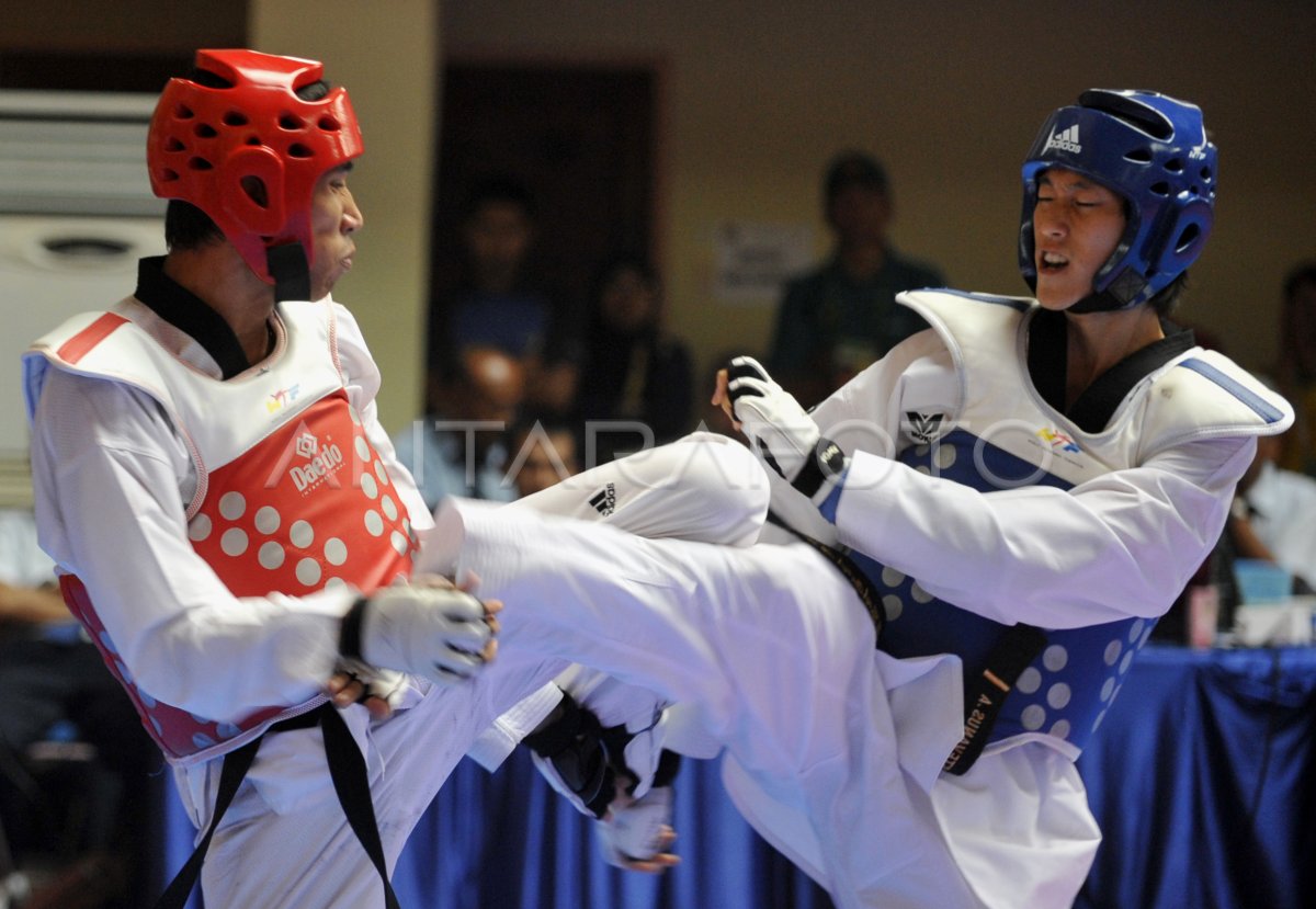 EMAS TAEKWONDO JATENG | ANTARA Foto