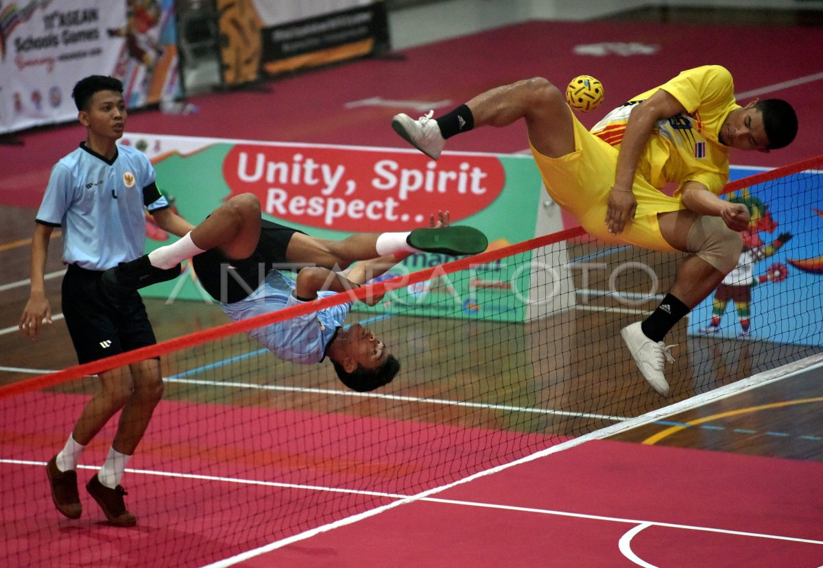 MEDALI PERAK SEPAK TAKRAW BEREGU PUTRA INDONESIA | ANTARA Foto