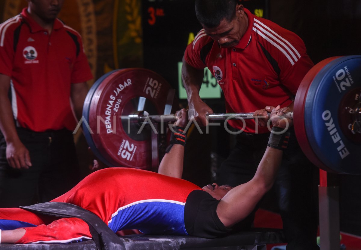 ANGKAT BERAT 59 KG PUTRA | ANTARA Foto