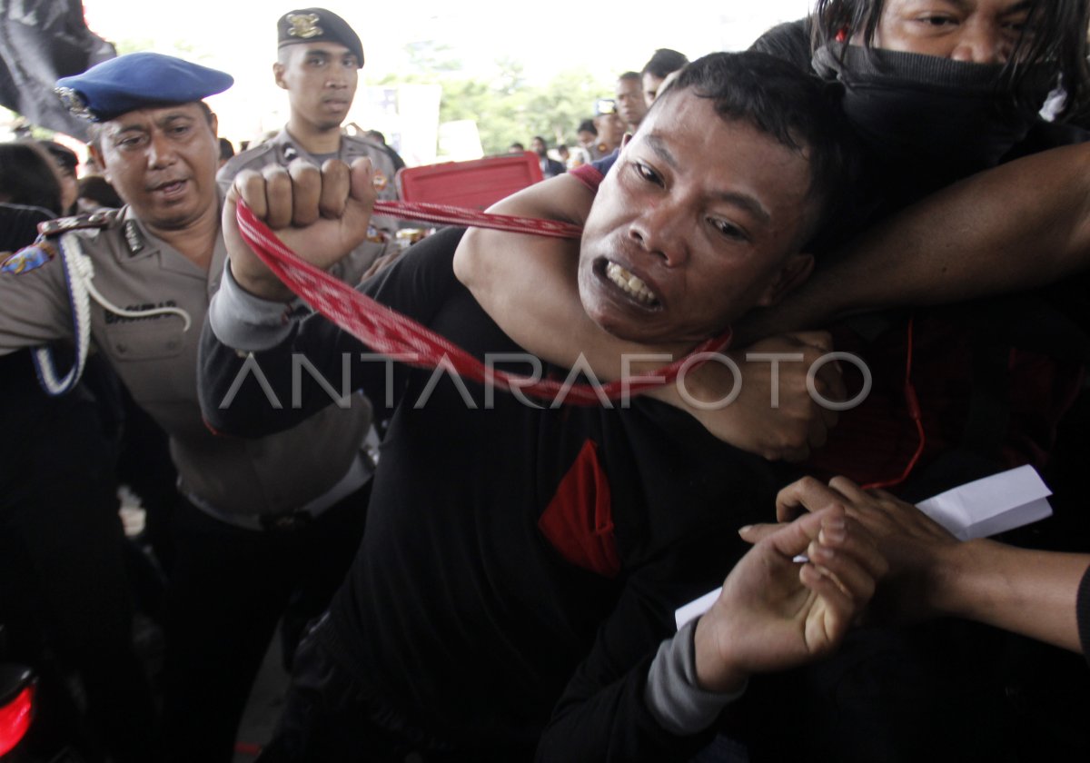 RICUH PERINGATI HARI ANTI KORUPSI SEDUNIA | ANTARA Foto RICUH PERINGATI HARI ANTI KORUPSI SEDUNIA | ANTARA Foto