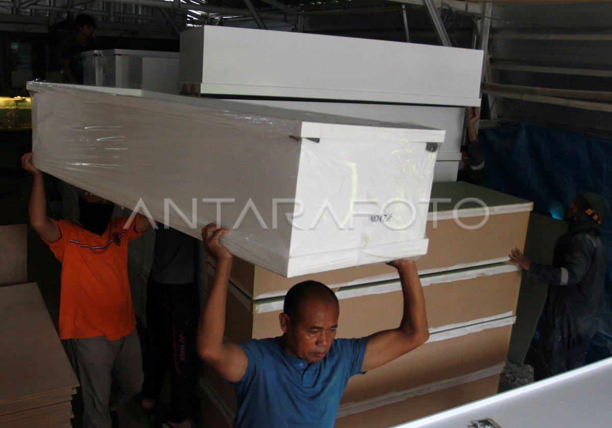 PERMINTAAN PETI MATI COVID MENINGKAT | ANTARA Foto