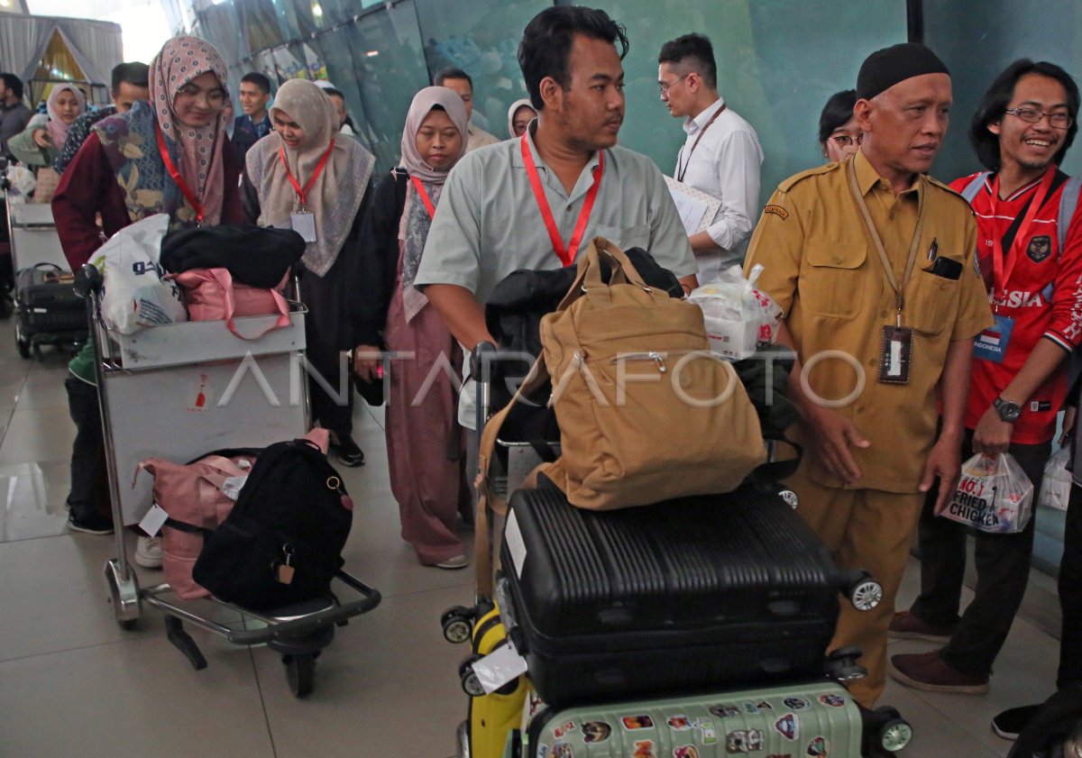 Pemerintah pulangkan WNI dari Lebanon | ANTARA Foto Pemerintah pulangkan WNI dari Lebanon | ANTARA Foto