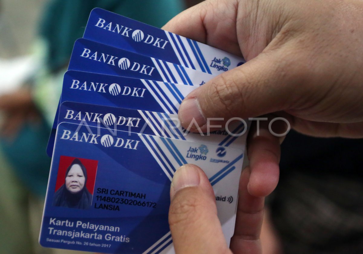 Creación de tarjetas de servicio gratuitas (KLG) TransYakarta | ANTARA Foto