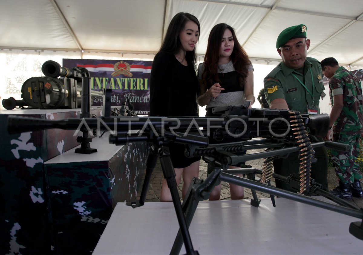 EXHIBITION ALUTSISTA TNI AD | ANTARA Foto