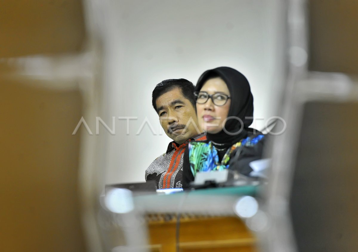 SIDANG PASANGAN ROMI - MASYITOH | ANTARA Foto