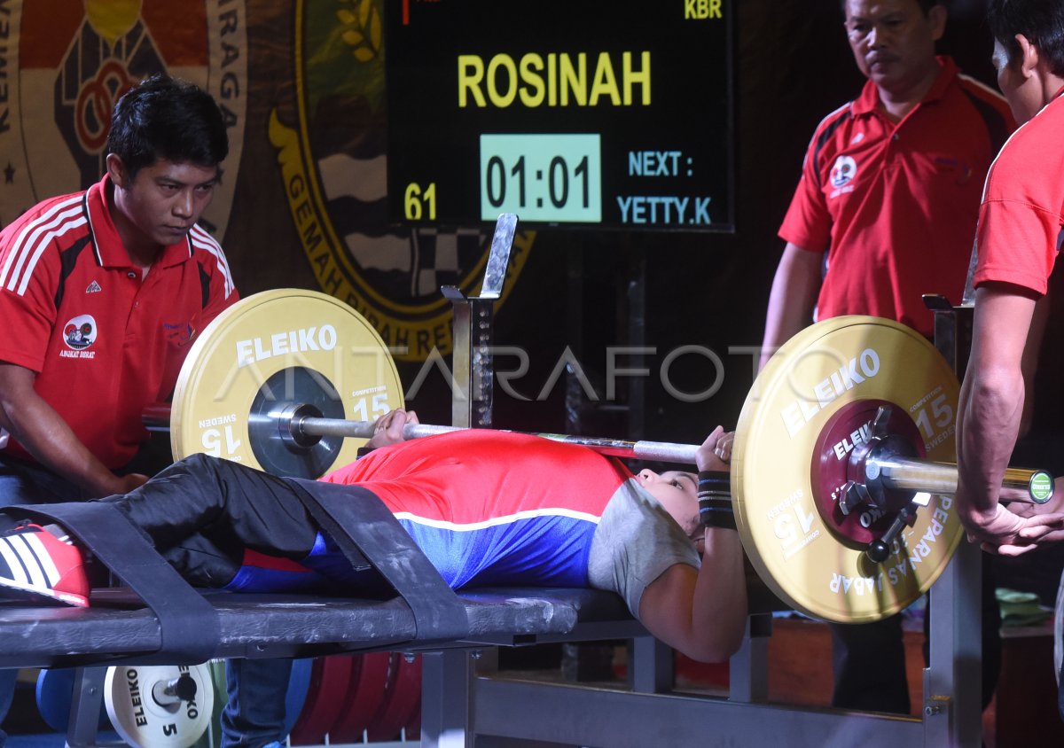 ANGKAT BERAT 50 KG PUTRI | ANTARA Foto