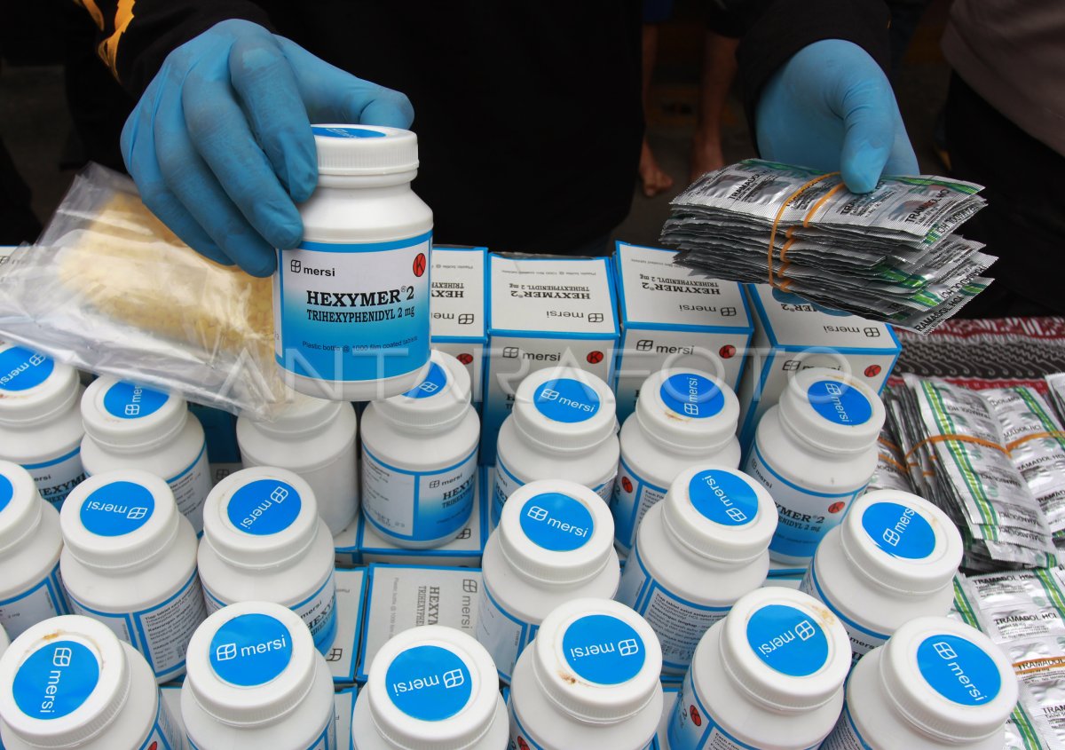 RIBUAN PIL OBAT TERLARANG DISITA POLISI | ANTARA Foto