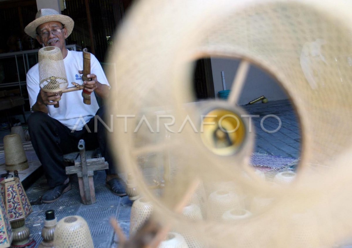 BAMBOO CRAFTS | ANTARA Foto