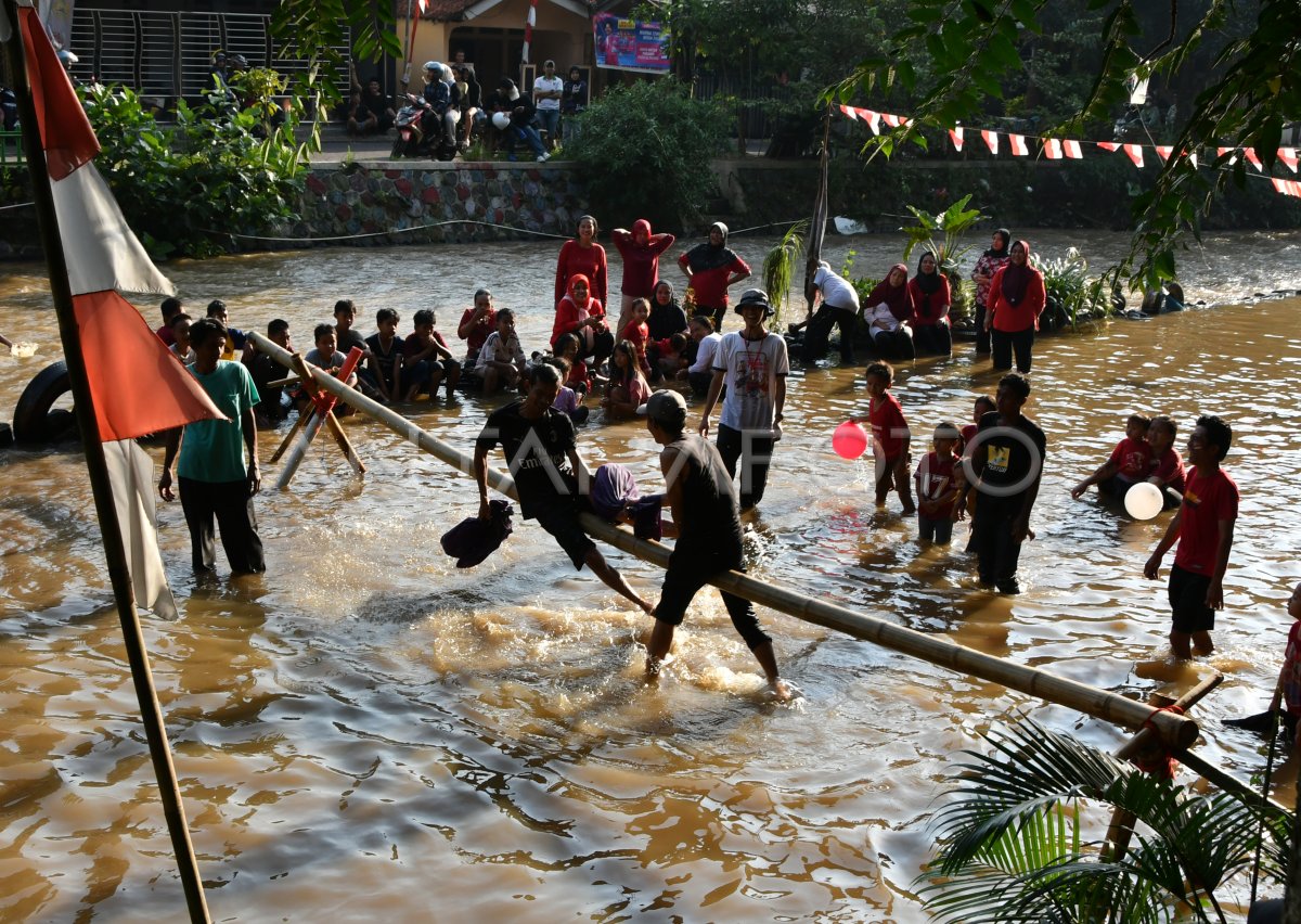 Lomba HUT ke-80 RI di sungai Ciliwung Bogor | ANTARA Foto