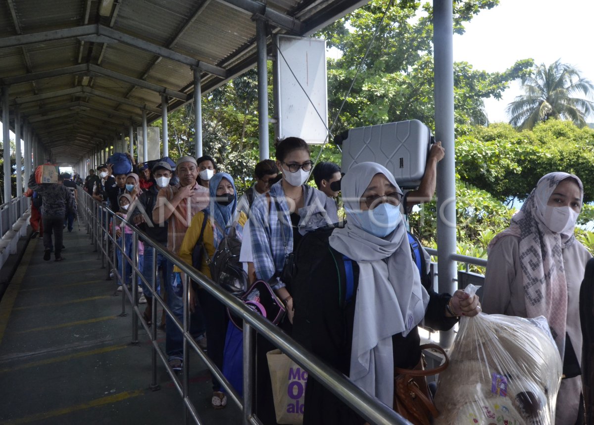ARUS MUDIK DI PELABUHAN BAKAUHENI | ANTARA Foto