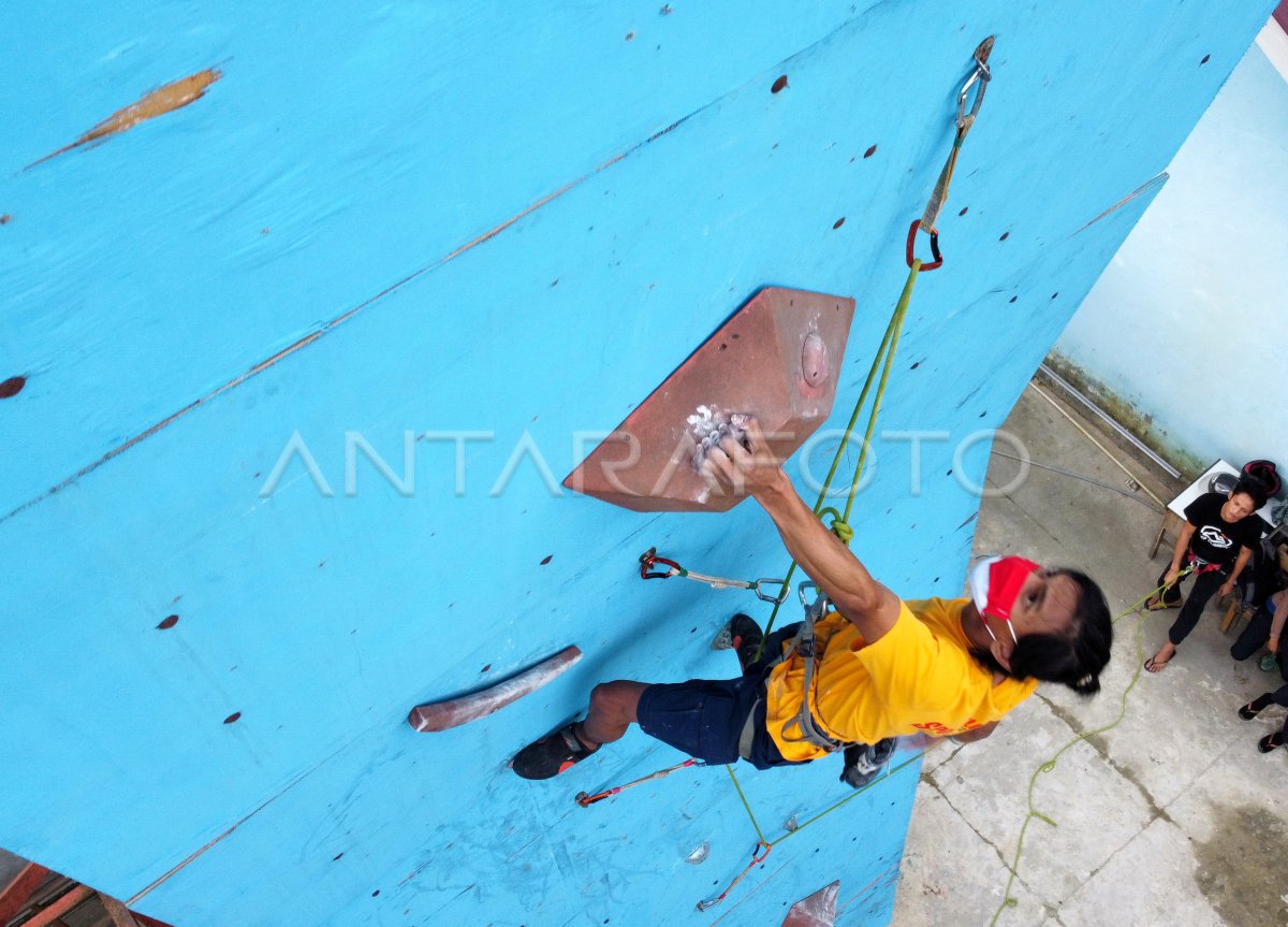 LATIHAN ATLET PANJAT TEBING PON DI PAPUA | ANTARA Foto LATIHAN ATLET PANJAT TEBING PON DI PAPUA | ANTARA Foto