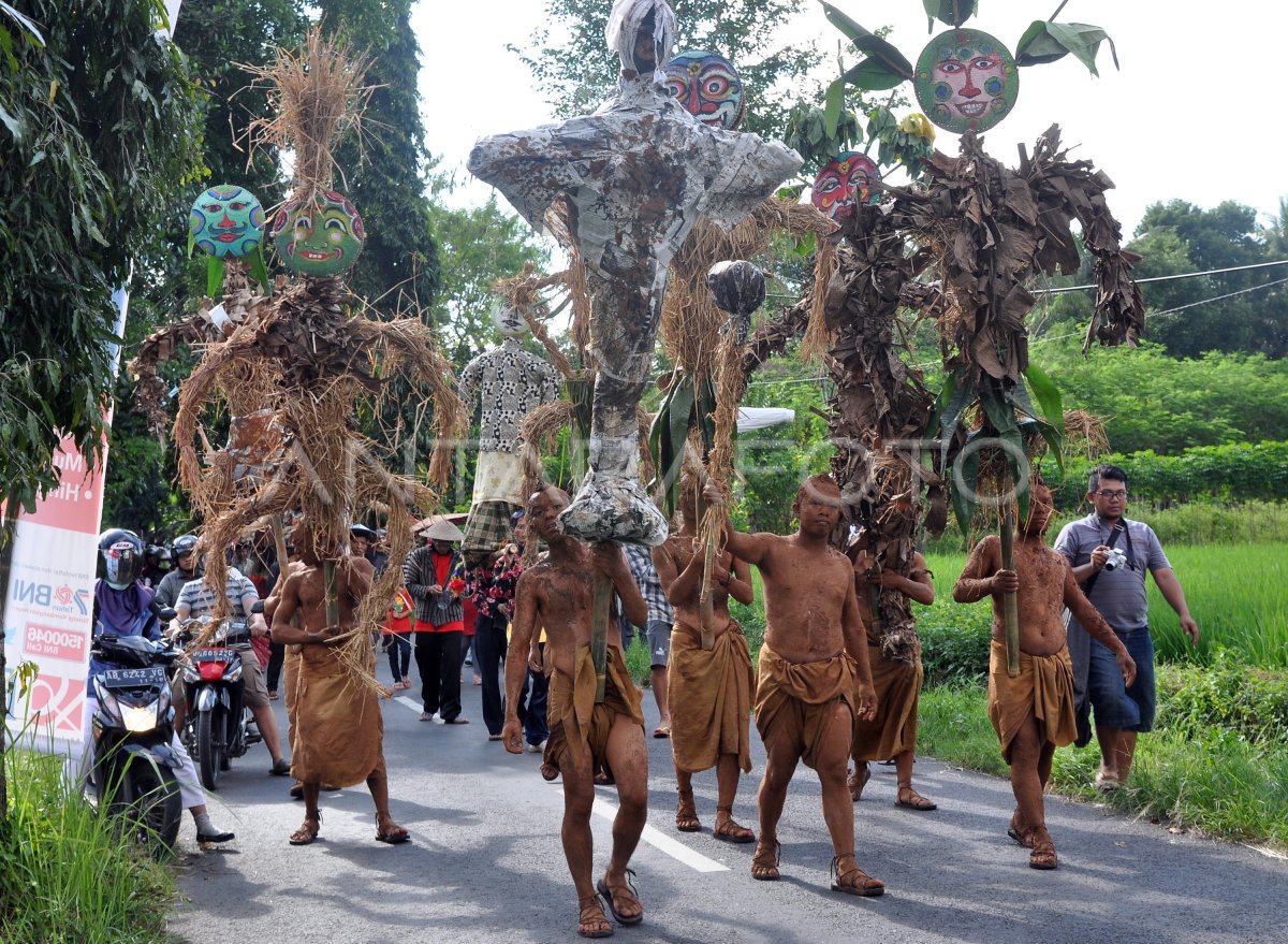 FESTIVAL MEMEDI SAWAH | ANTARA Foto FESTIVAL MEMEDI SAWAH | ANTARA Foto