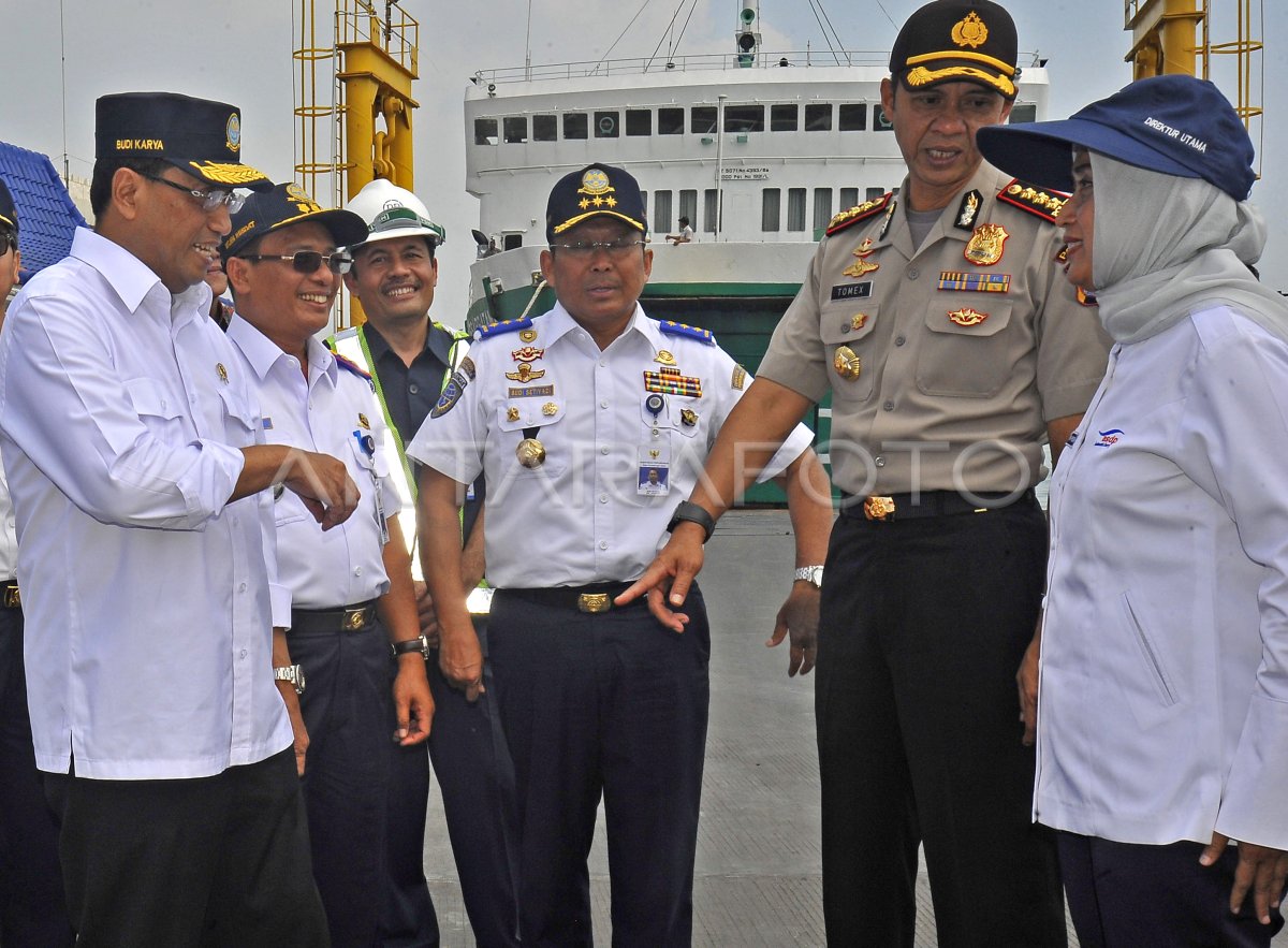 MENHUB TINJAU PELABUHAN MERAK | ANTARA Foto