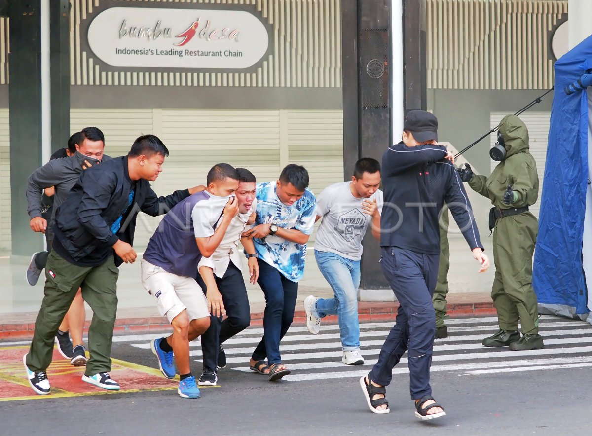 Simulasi ancaman bom di Bandara Soekarno Hatta | ANTARA Foto