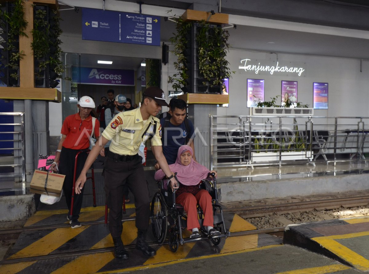 Jumlah penumpang kereta api PSO | ANTARA Foto Jumlah penumpang kereta api PSO | ANTARA Foto