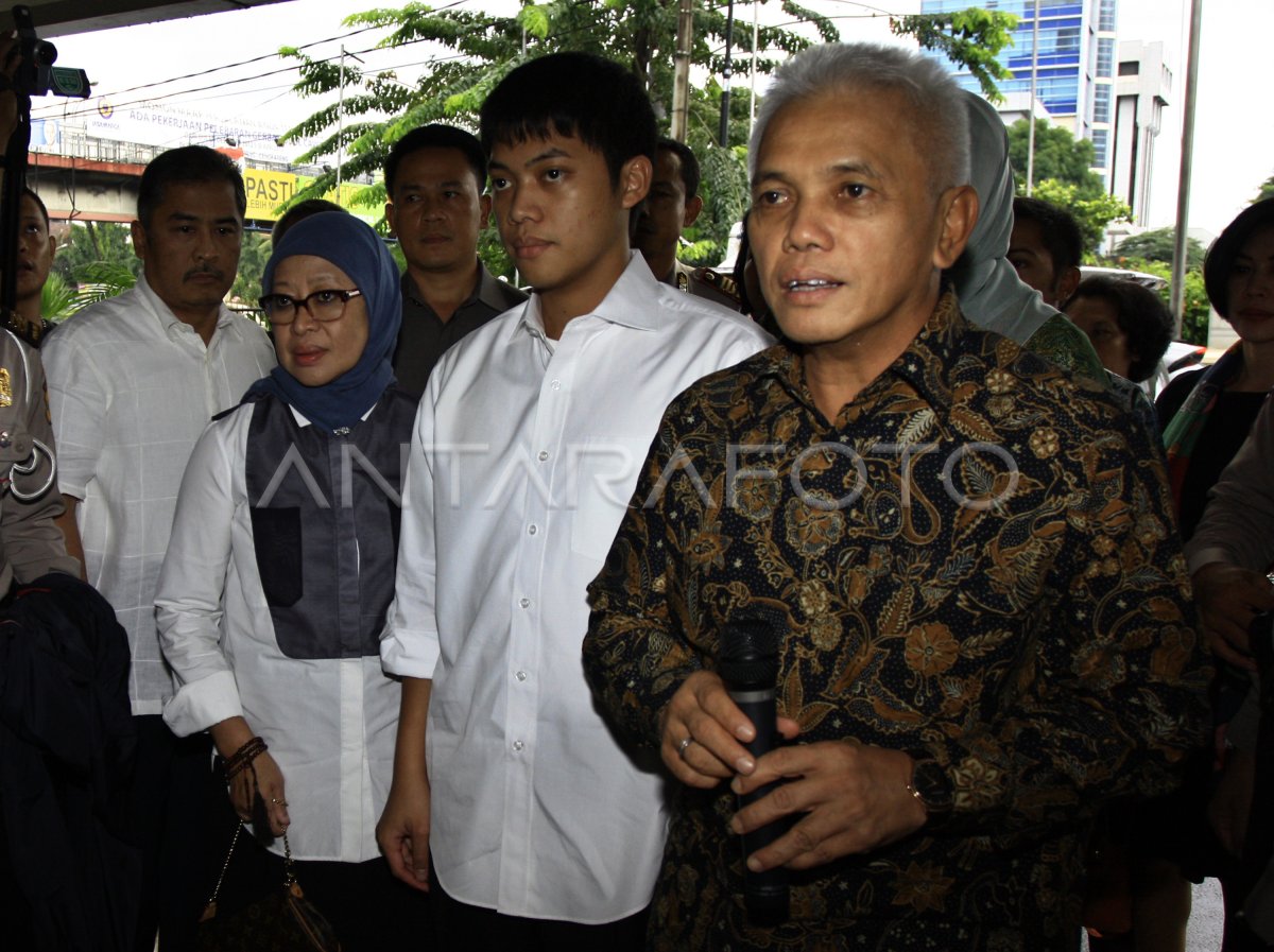 RASYID AMRULLAH MENJALANI PEMERIKSAAN | ANTARA Foto