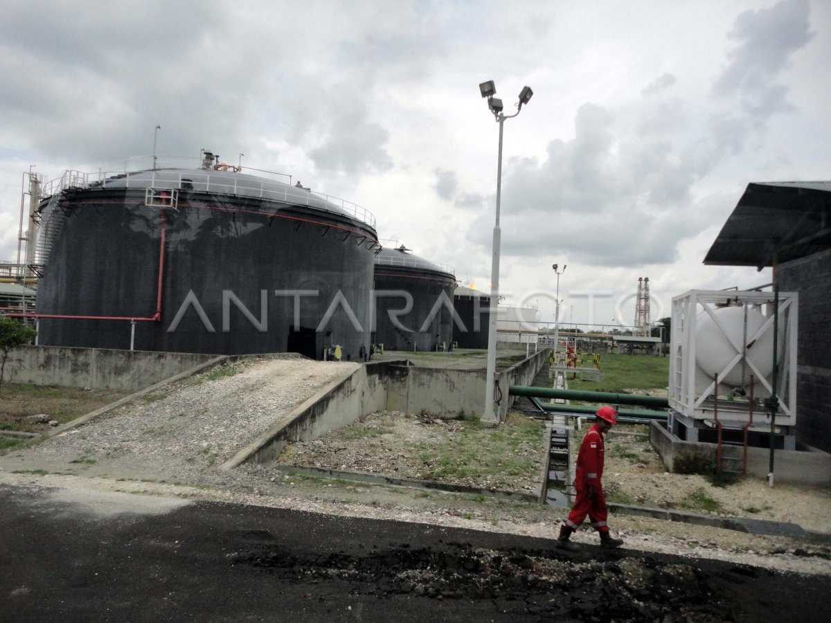 PUSAT PENGOLAHAN MINYAK | ANTARA Foto