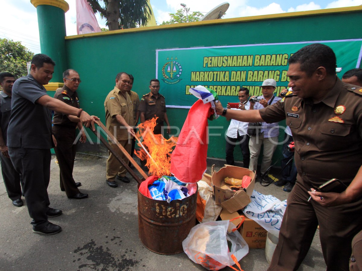 PEMUSNAHAN BARANG BUKTI KEJARI | ANTARA Foto