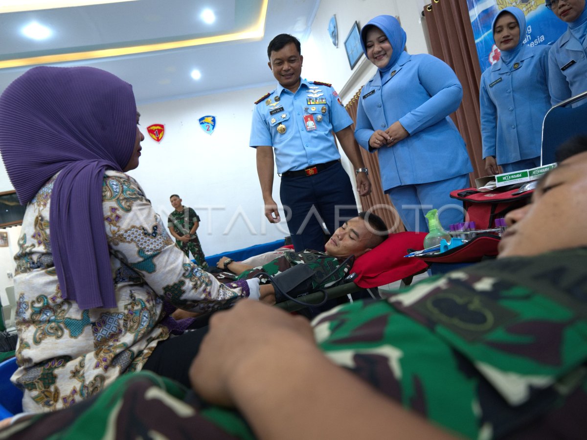 Donor darah HUT ke-78 TNI AU di Kendari | ANTARA Foto
