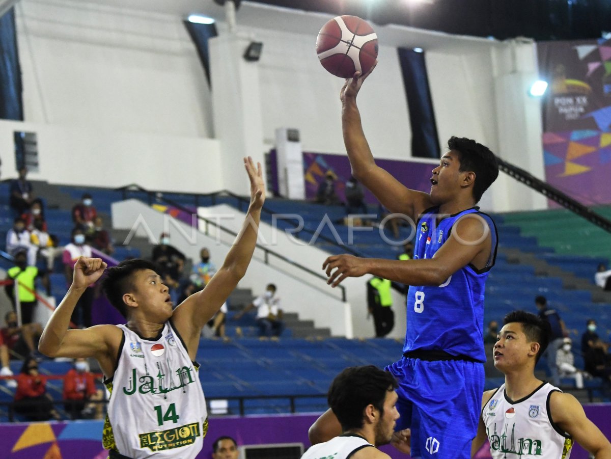 BASKET PUTRA 5X5 JAWA TIMUR RAIH PERUNGGU | ANTARA Foto