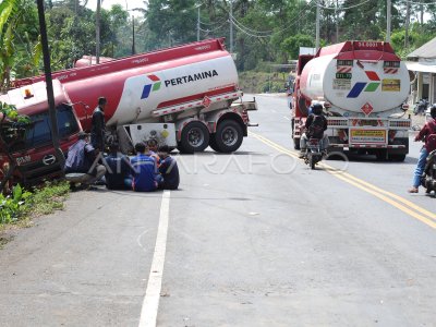 KECELAKAAN TRUK TANGKI PERTAMINA | ANTARA Foto