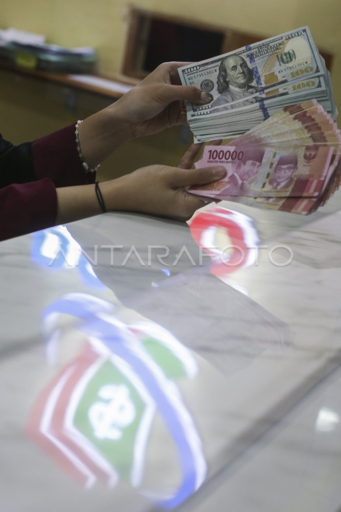 NILAI TUKAR RUPIAH MELEMAH | ANTARA Foto