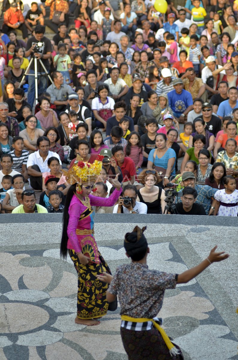 TARI JOGED BUMBUNG | ANTARA Foto