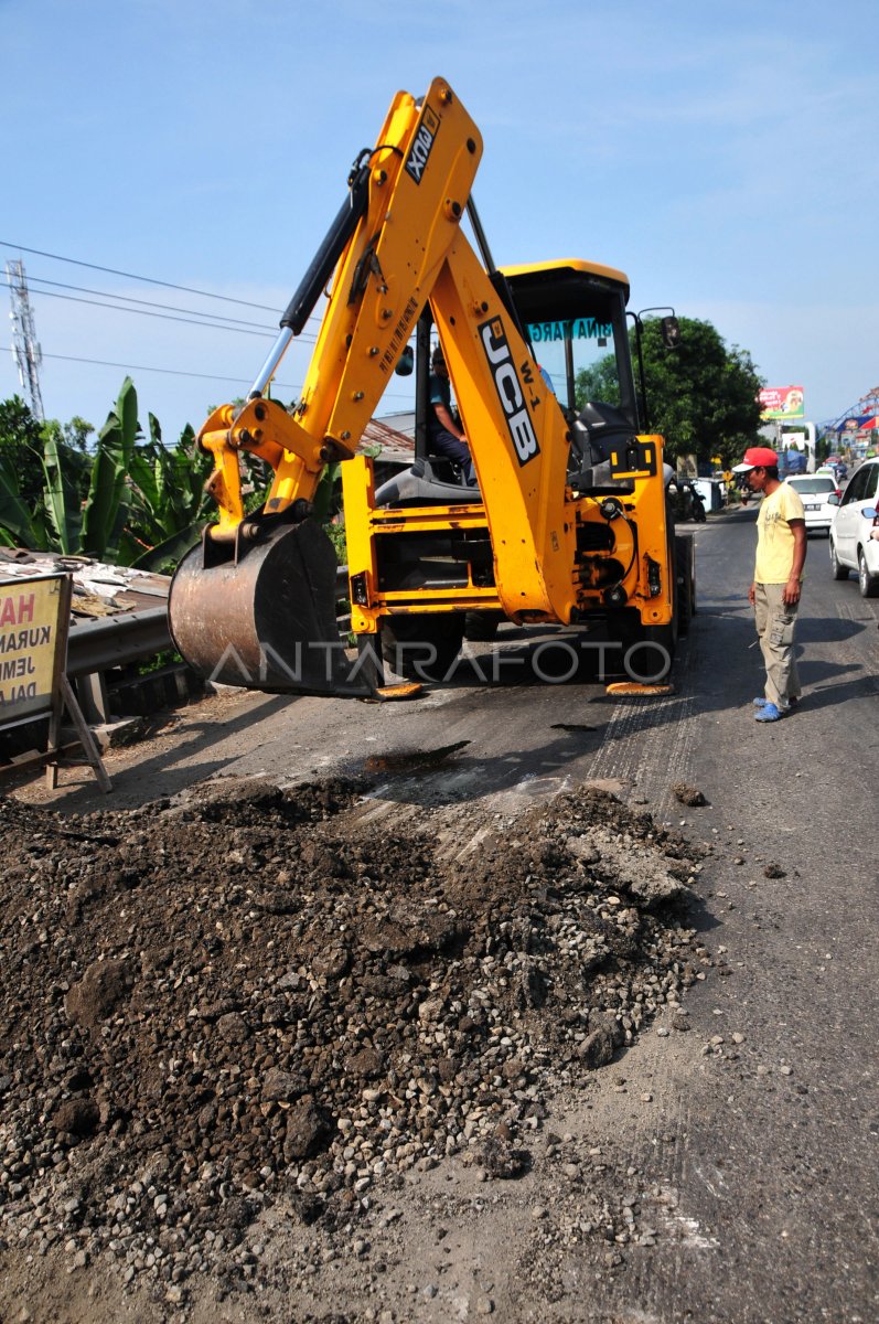 PERBAIKAN PANTURA DIKEBUT | ANTARA Foto