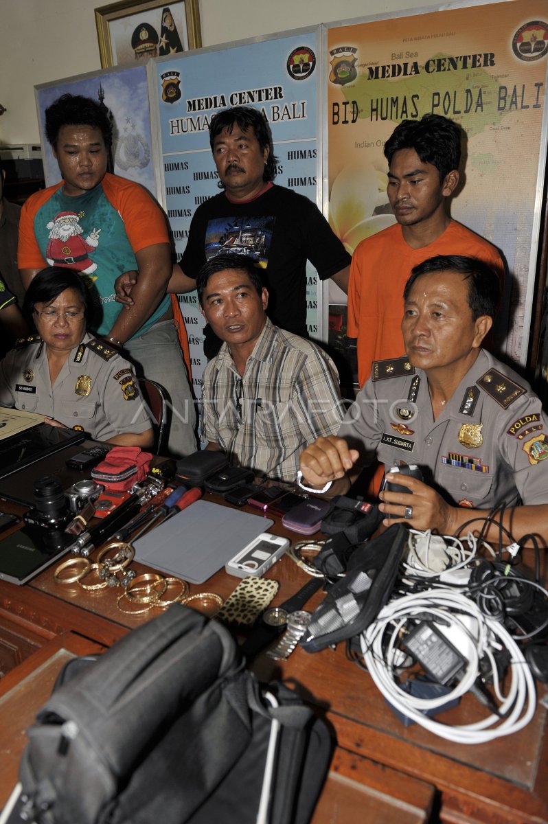 PENJAHAT SPESIALIS WNA | ANTARA Foto PENJAHAT SPESIALIS WNA | ANTARA Foto