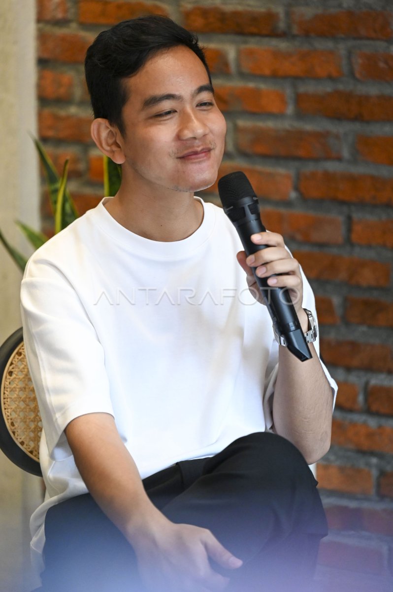 Roasting Cawapres Gibran Rakabuming Raka | ANTARA Foto