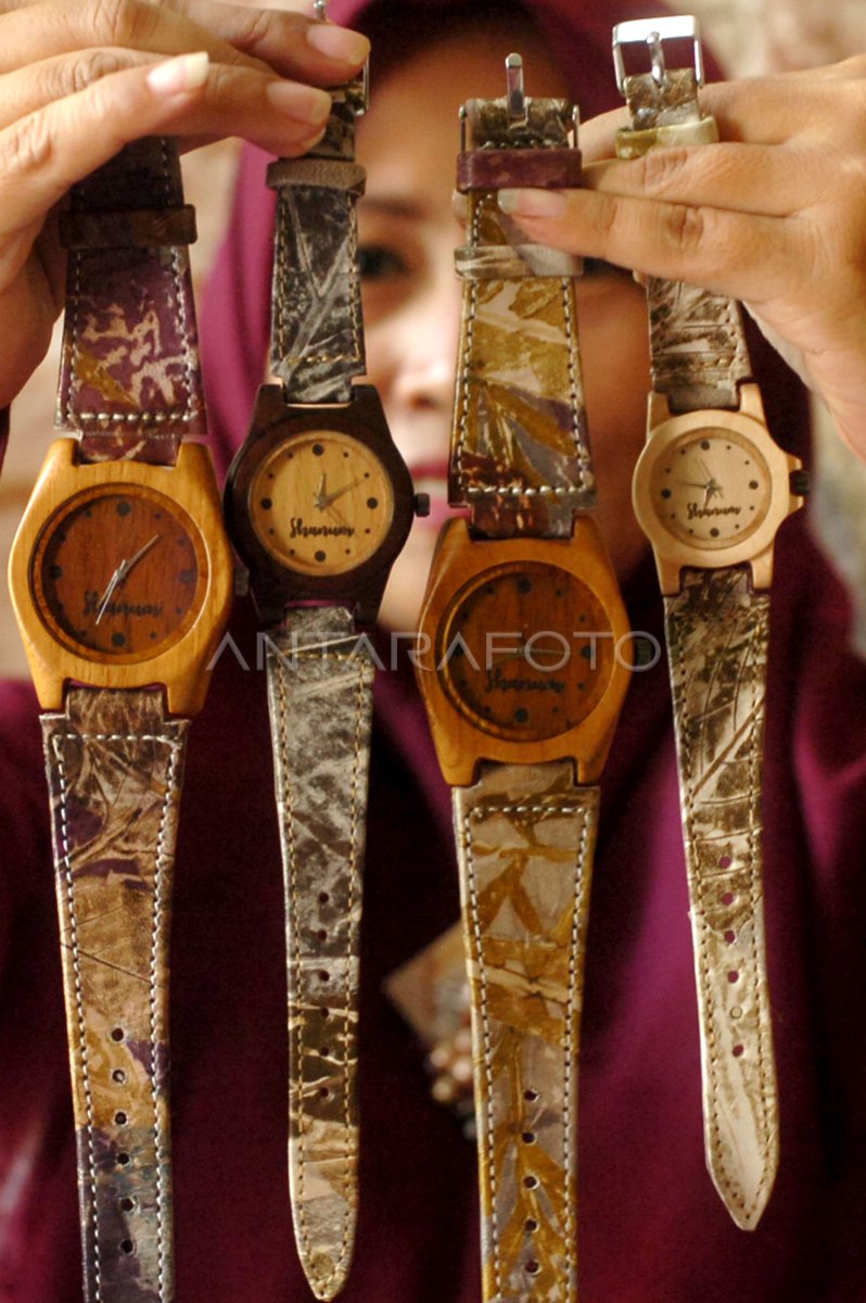 Produksi kerajinan ecoprint | ANTARA Foto Produksi kerajinan ecoprint | ANTARA Foto
