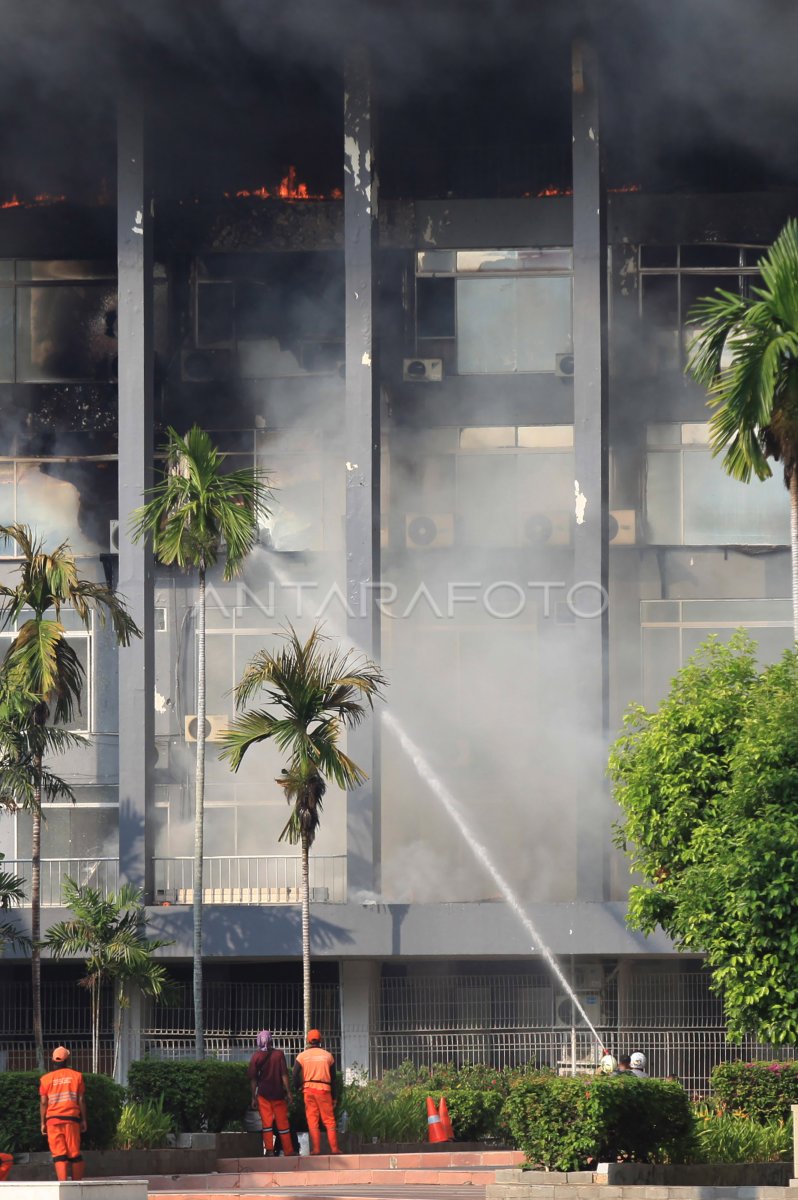 Kebakaran gedung Bakamla | ANTARA Foto