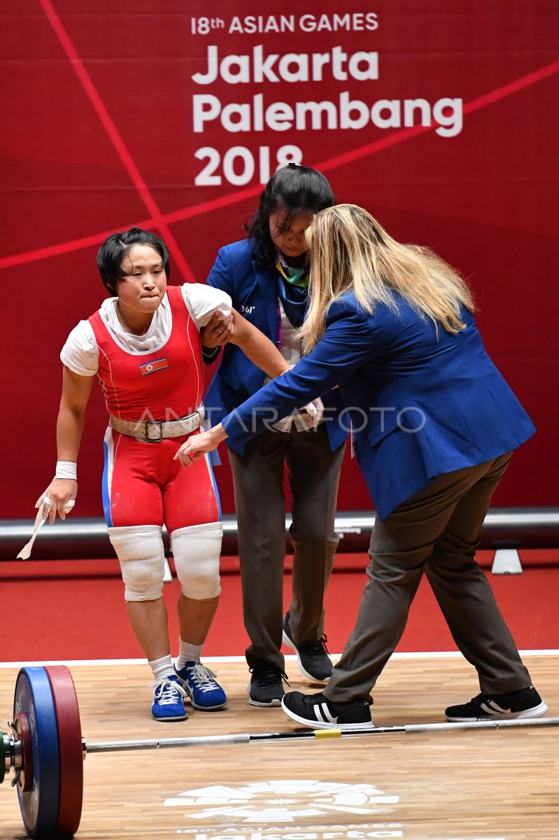 EMAS ANGKAT BESI PUTRI 48KG | ANTARA Foto