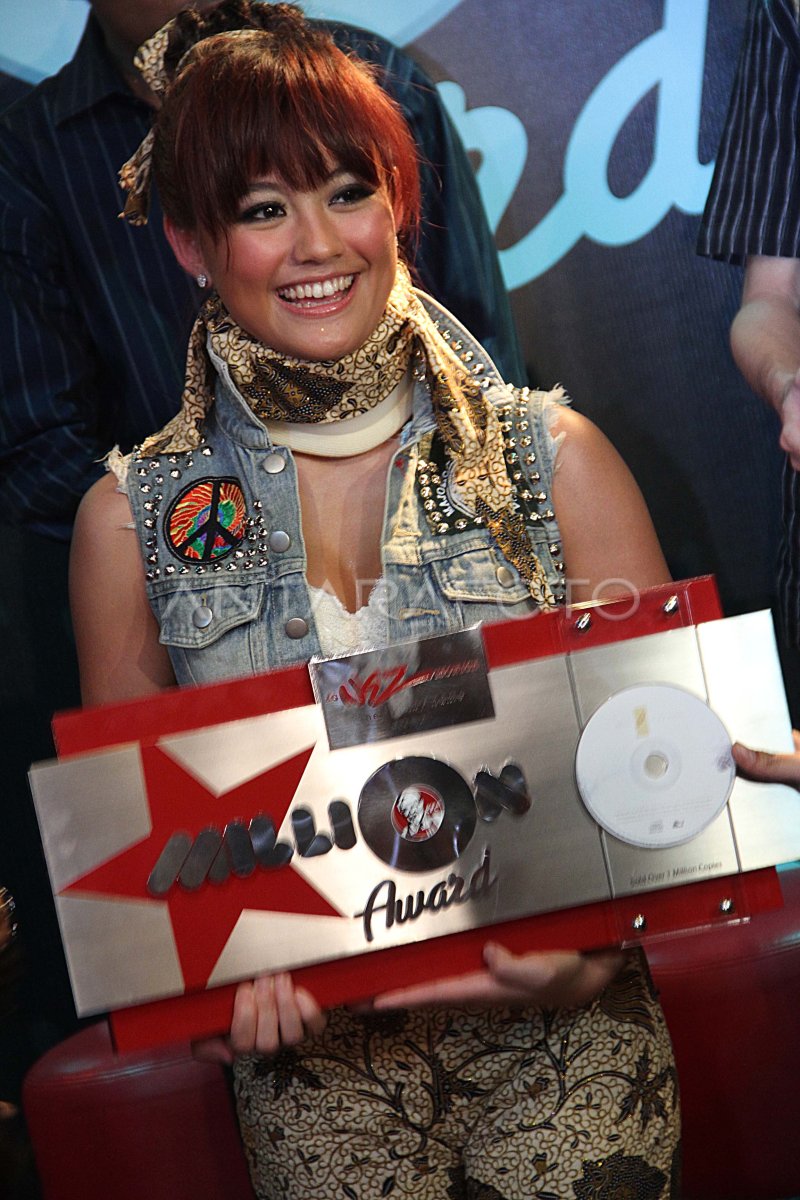 ALBUM AGNES MONICA | ANTARA Foto
