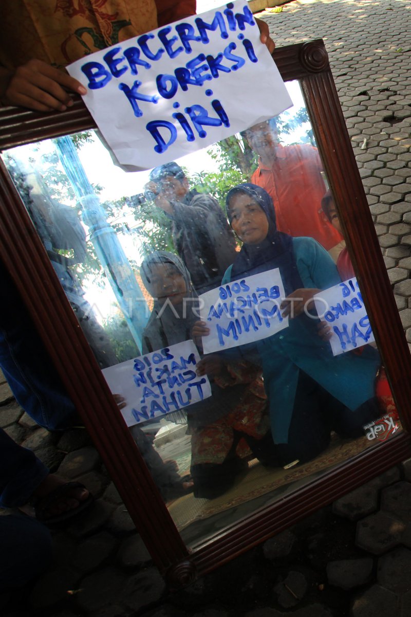 REFLEKSI AKHIR TAHUN | ANTARA Foto REFLEKSI AKHIR TAHUN | ANTARA Foto