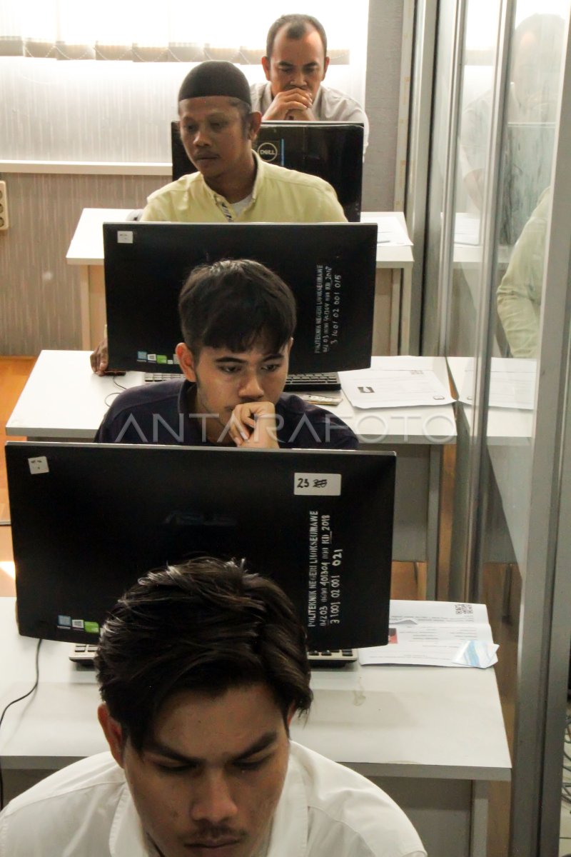 Ujian Seleksi Anggota PPK Pilkada 2024 | ANTARA Foto Ujian Seleksi Anggota PPK Pilkada 2024 | ANTARA Foto