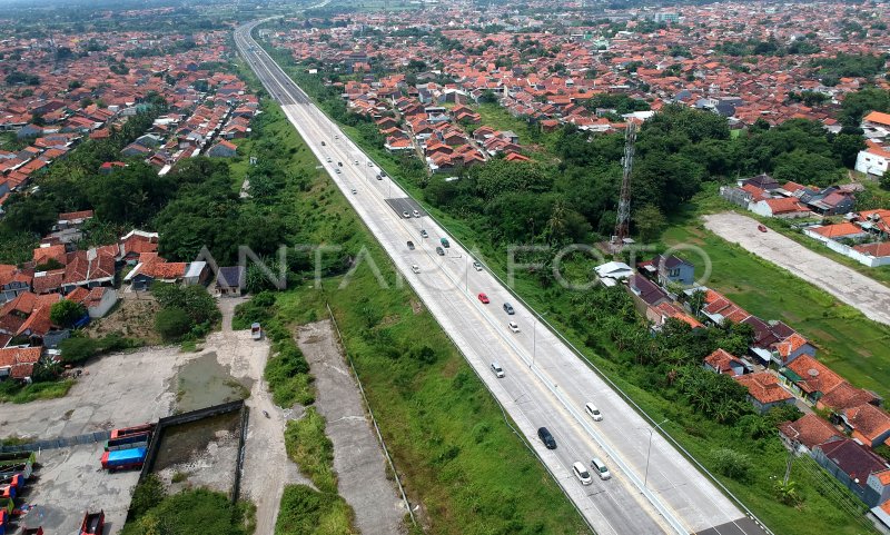 PUNCAK ARUS BALIK JALAN TOL | ANTARA Foto PUNCAK ARUS BALIK JALAN TOL | ANTARA Foto