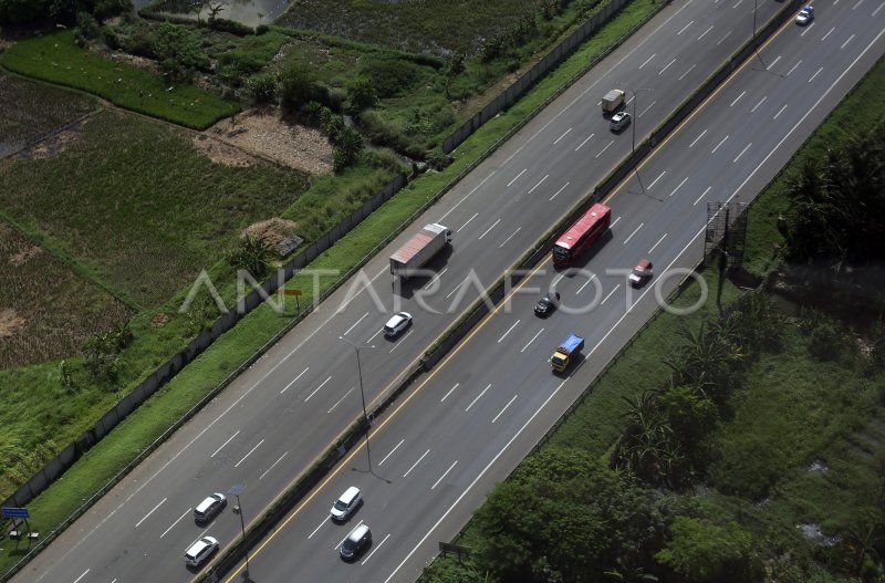 ARUS MUDIK TOL TANGERANG MERAK | ANTARA Foto